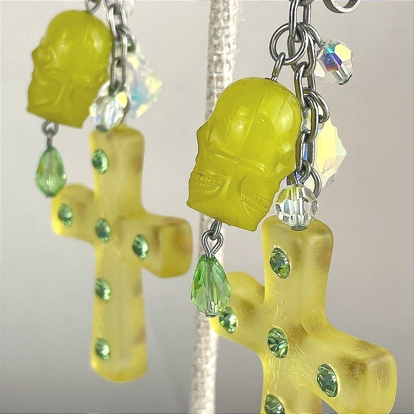 TARINA TARANTINO Clip-On Yellow Green Lucite Cross Crystal Skull ...