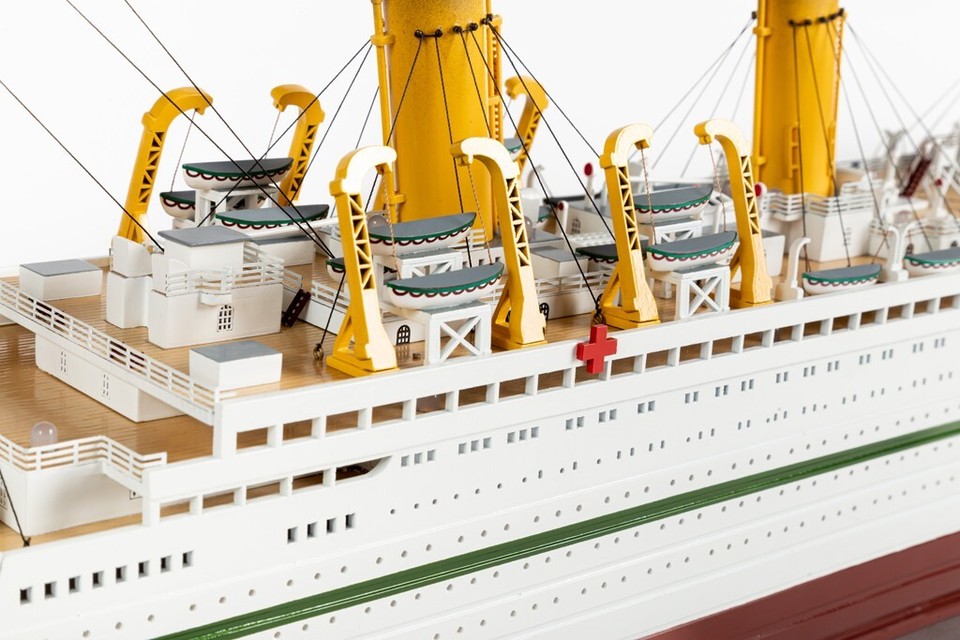 Seacraft Gallery HMHS Britannic 100cm LED lights Cruise Model - Special ...
