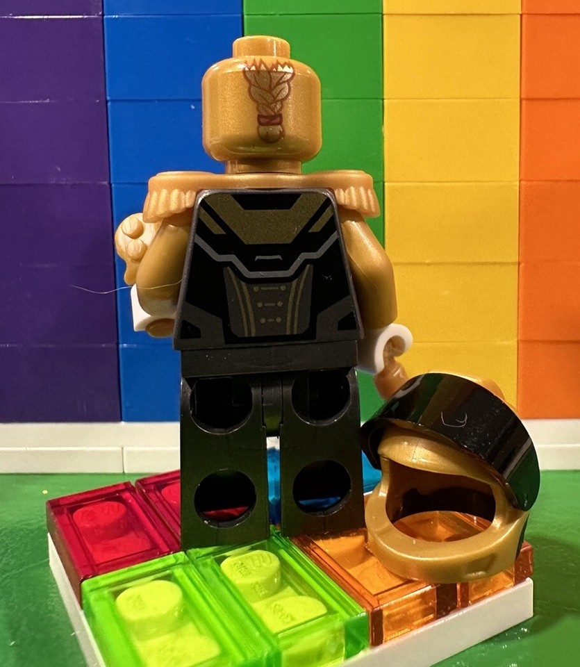 REAL NEW LEGO Pearl Gold / Metallic Leg/ Cassic Spaceman Commander W ...