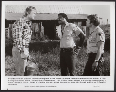 BO SVENSON as Buford Pusser VANCE DAVIS Bruce Glover deputies WALKING ...