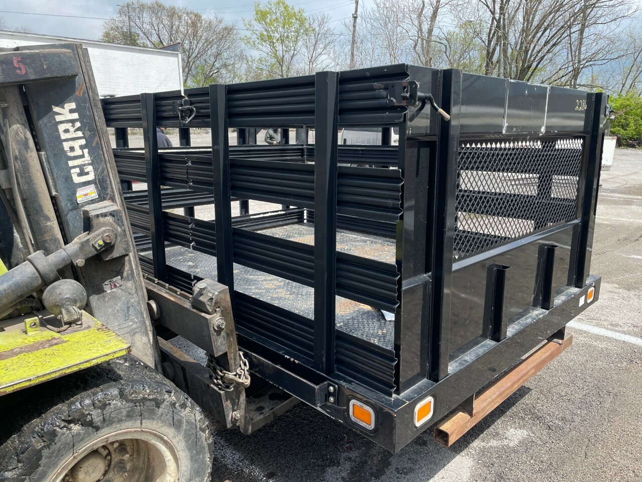 KNAPHEIDE SRW STAKE BED 78" X 100" REMOVEABLE 40" STAKES INCLUDING ...