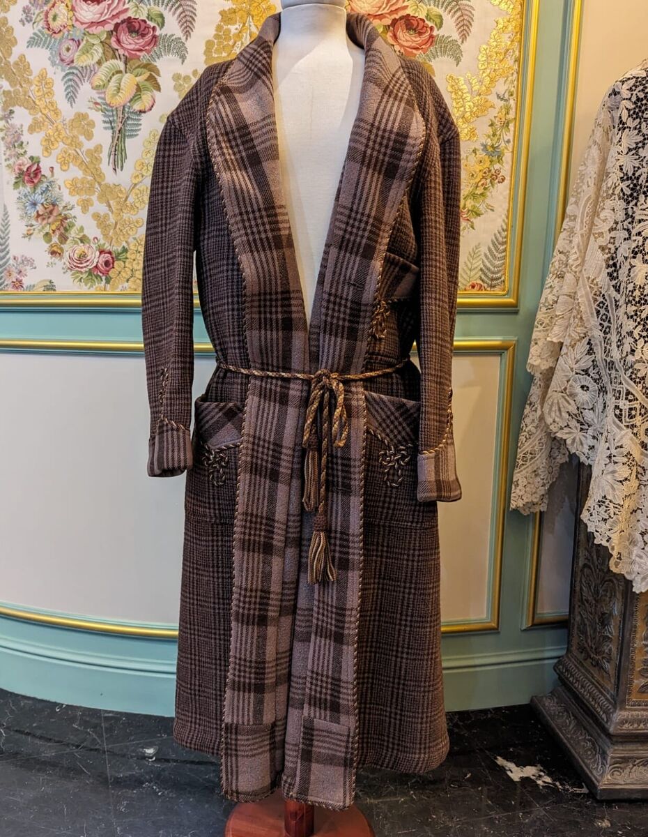 VICTORIAN 19TH C TWO TONE BROWN PLAID MEN'S DRESSING GOWN W VICTORIAN 19TH C TWO TONE BROWN PLAID MEN'S DRESSING GOWN W