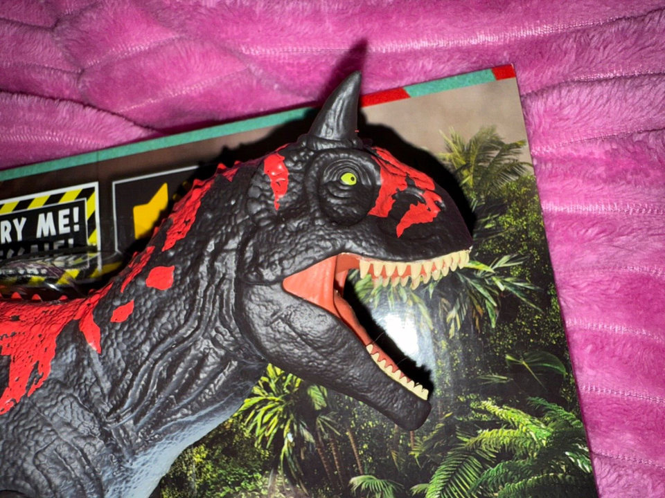 2024 Jurassic World Legacy ROARIN' REAL FEEL CARNOTAURUS 15" Reimagined ...