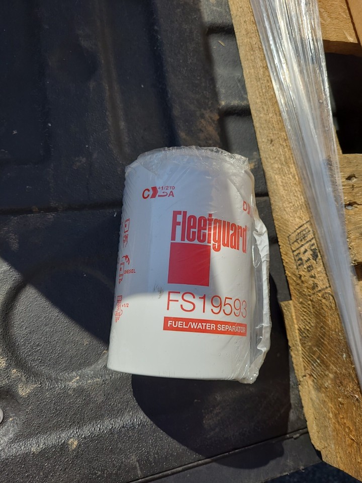 Fleetguard FS19593 Fuel Water Separator | eBay