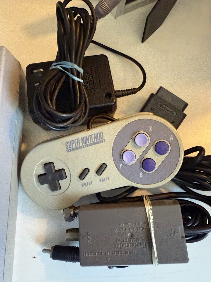 SNES Super Nintendo Console With Both Controllers, Cables And Lot Of 11 ...