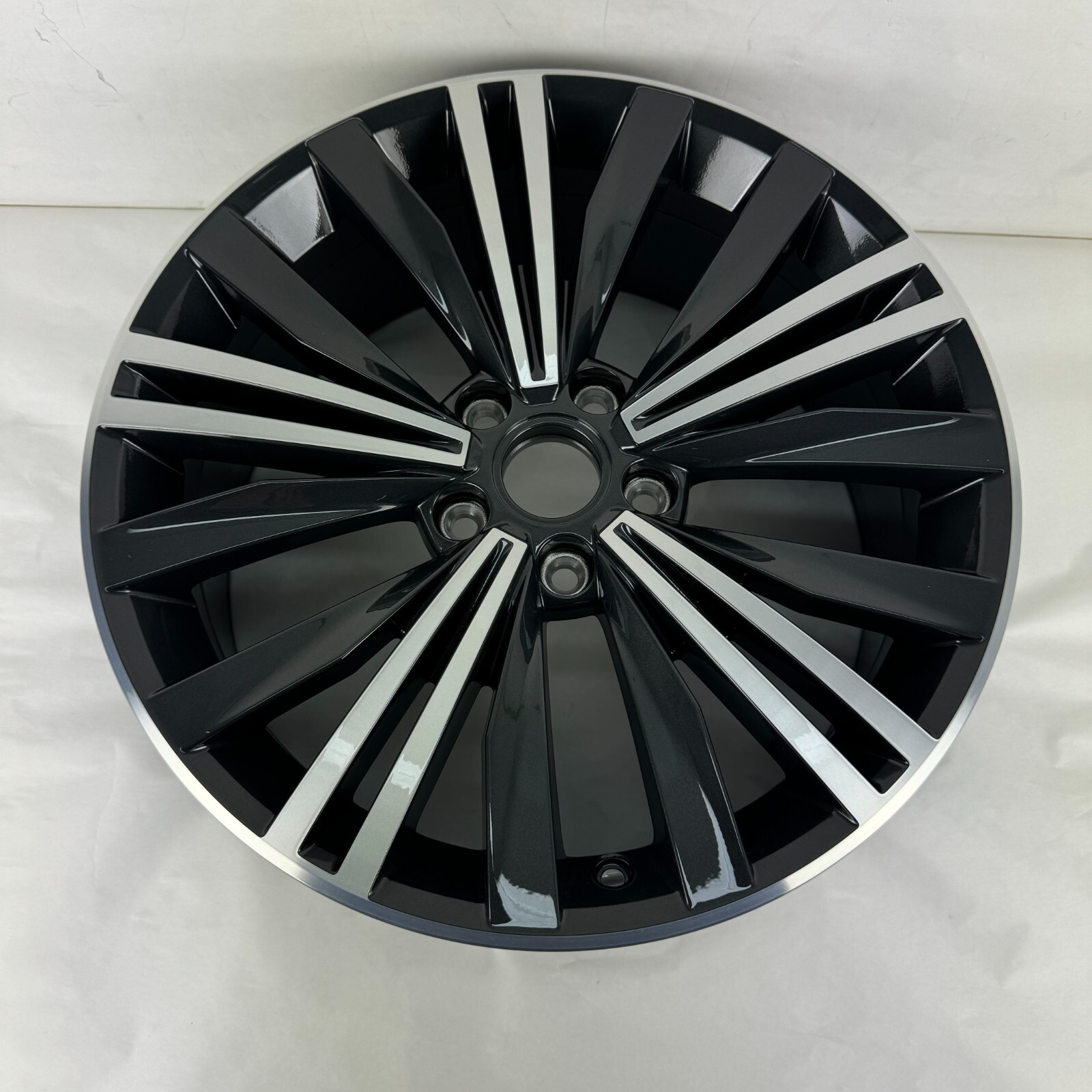 OEM 2018 2019 Volkswagen Tiguan 18" NIZZA Alloy Wheel 7x18 Rim 5NN-601 ...