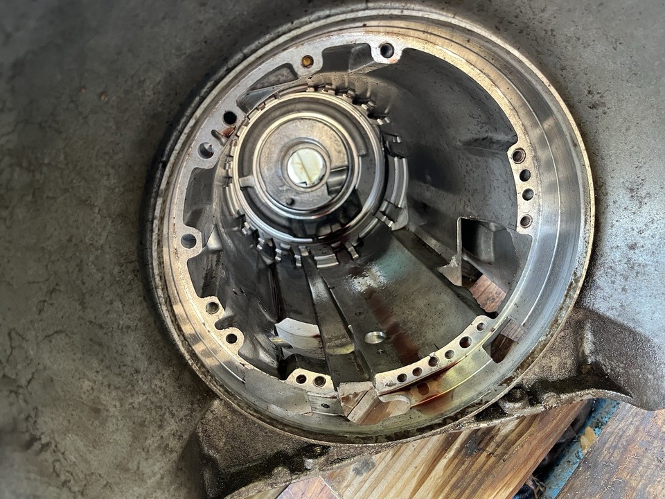 1989 Chevy 700R4 Transmission Case, 4x4, V8 Bellhousing | eBay