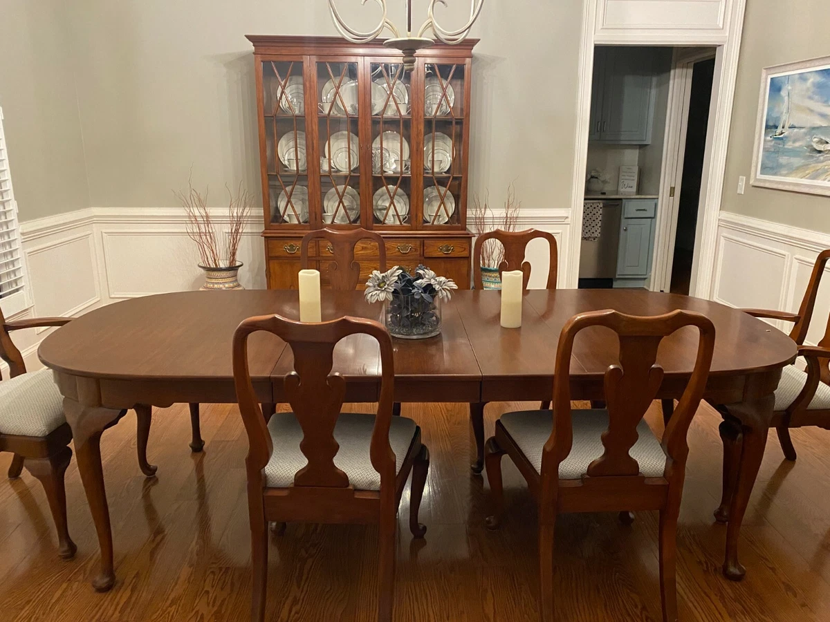 Henkel Harris Dining Room Furniture