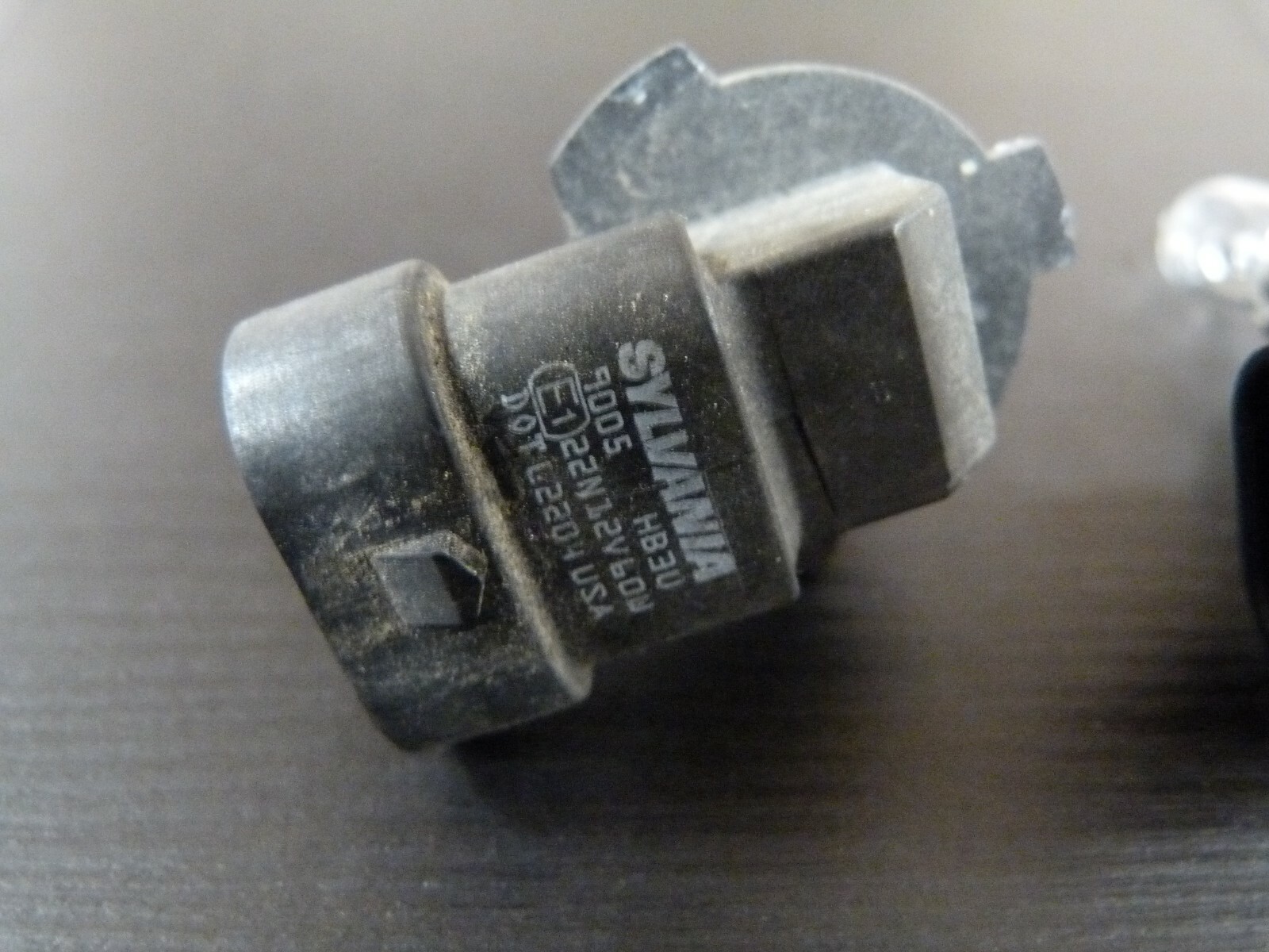 Pack of 2 Sylvania High Performance 9005 HB3U 12V 60W Headlight Bulb ...