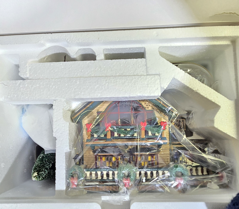 Dept 56 Original Snow Village – Christmas Lake Chalet Gift Set #55061 ...