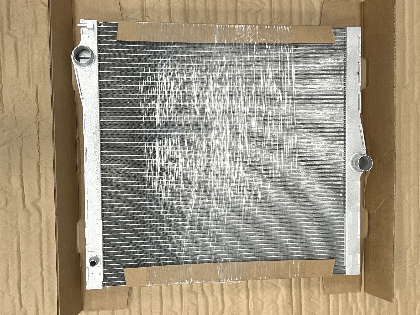 New Genuine BMW E70 X5 3.0Si 4.8i Radiator 17 11 7 585 036 for sale ...