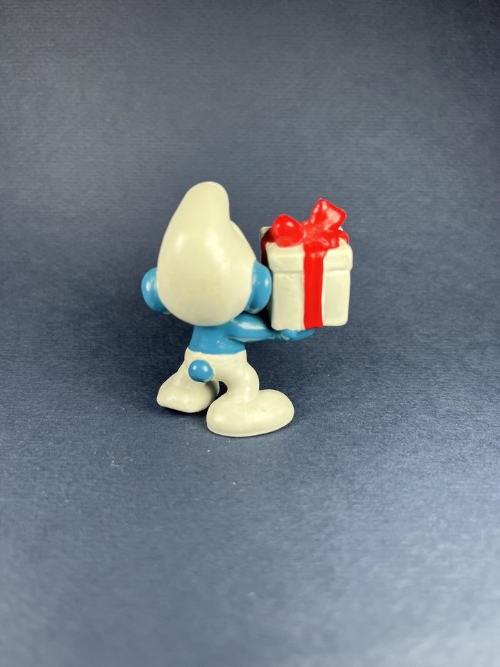 2.0086 Present Smurf with Gift Box PVC Figure Schleich Peyo #3 | eBay