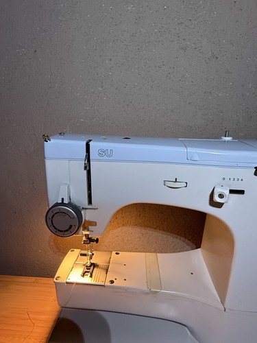 Read. Vintage Elna SU 62C 'SUPER' Sewing Machine with Pedal Accessories ...