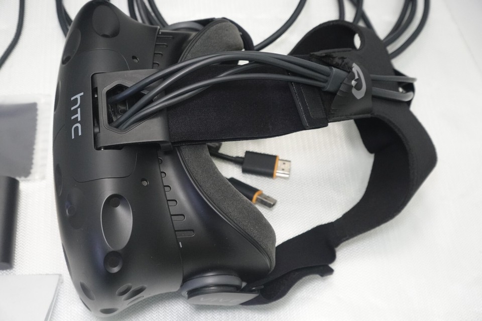 HTC Vive VR Headset Kit System Virtual Reality Complete Set Excellent ...