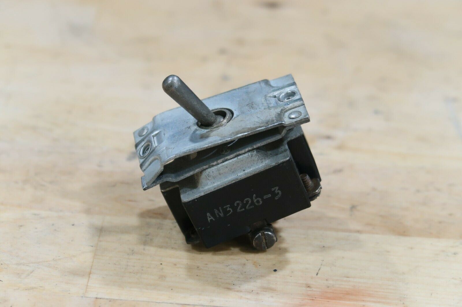 Beechcraft 35 Bonanza Nav Light Toggle Switch AN3226-3 | eBay