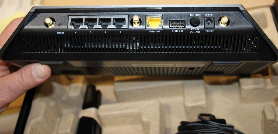 Netgear Nighthawk AC1900 Smart Wifi Router R7000-100NAS In Box (22612 ...