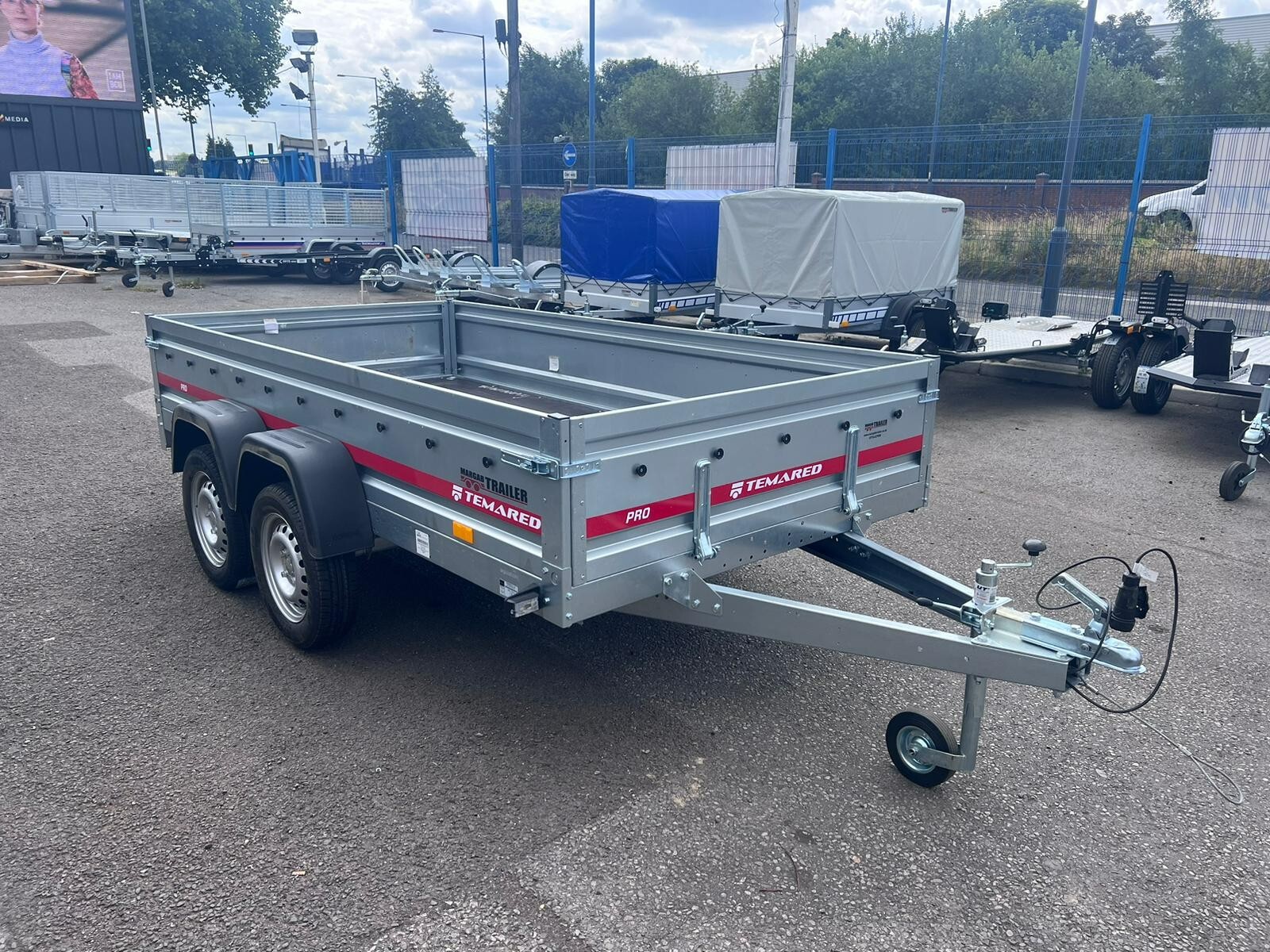 New Twin Axle FLAT Trailer UNBRAKED 750kg 10 ft x 5 ft 300cm x 150cm ...