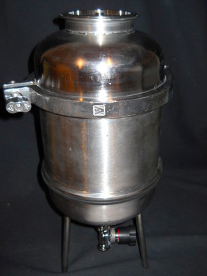 5L SS Vessel w/ ITT Bio-Tek Valve, Sanitary Clamps, Rubber Gaskets ...