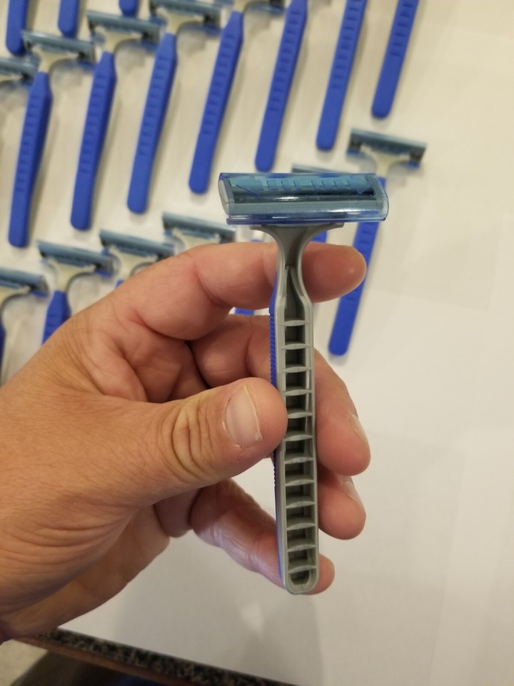 CVS Twin Blade Razors - Smooth Shave - Disposable - 30 Count - For Men ...