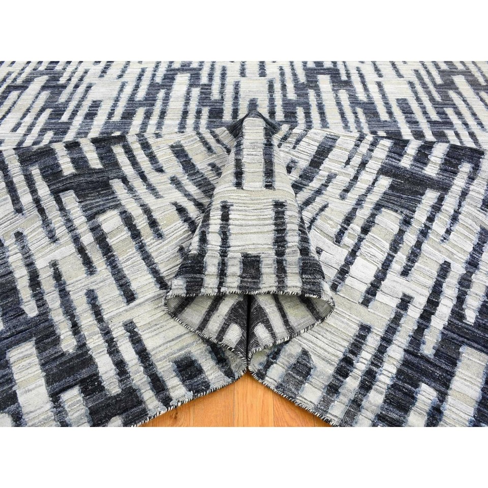8'x10'1" Zig Zag Design Black and White Pure Silk and Textured Wool Rug ...
