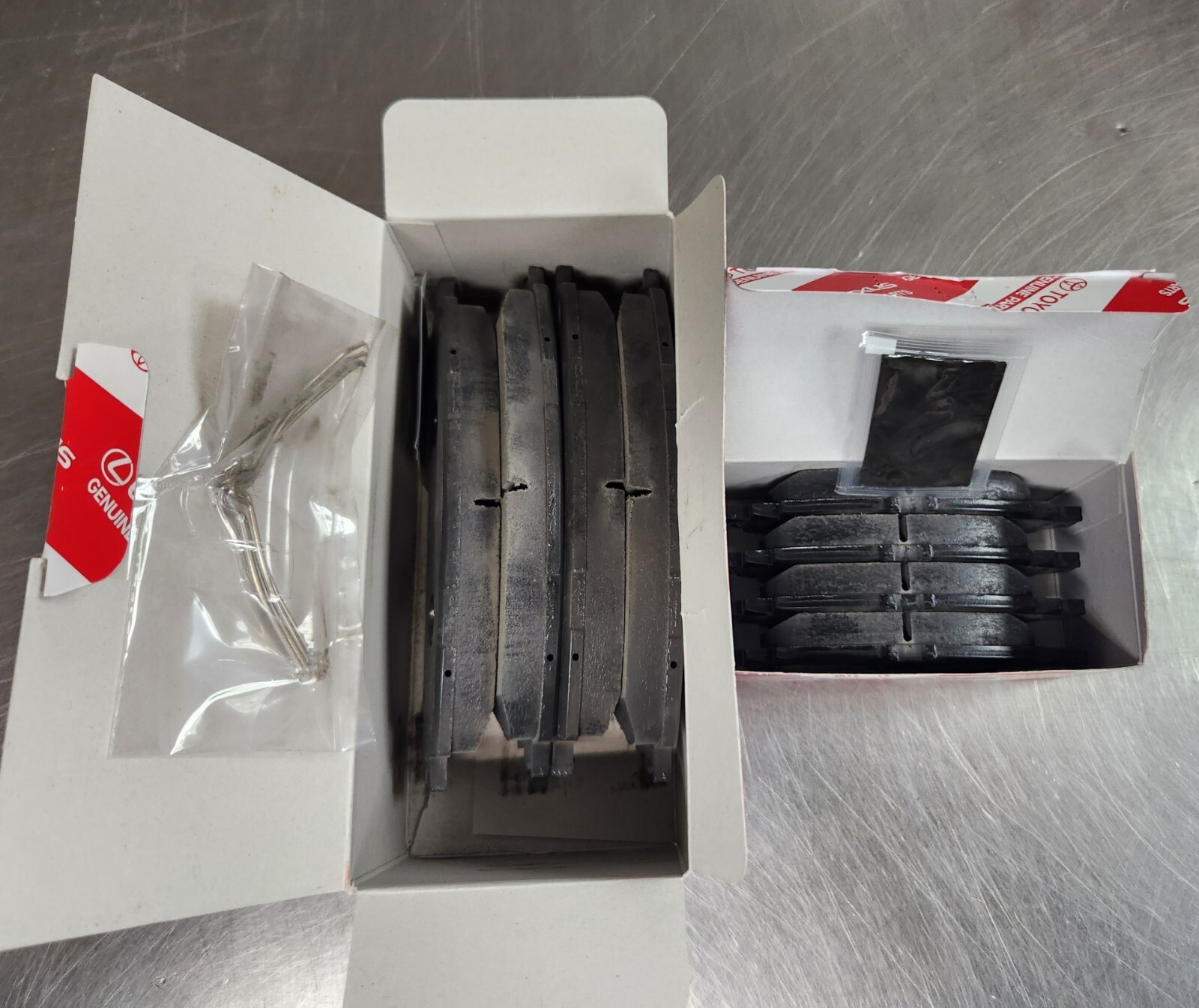 2011 - 2018 Toyota Sienna Front and Rear Brake Pads 04465-AZ319 & 04466 ...