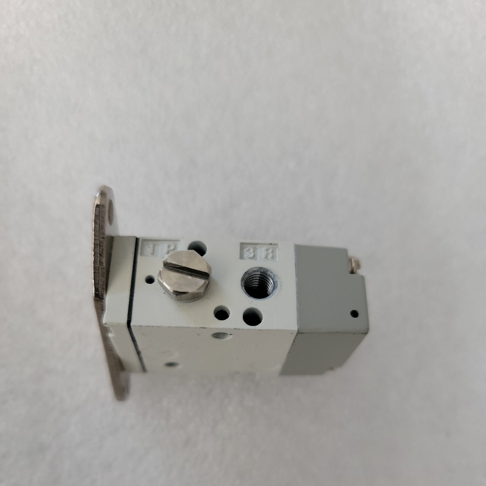 SMC SYJA522-M5-F Pneumatic Valve, Air Pilot Operated Solenoid 3-Port ...