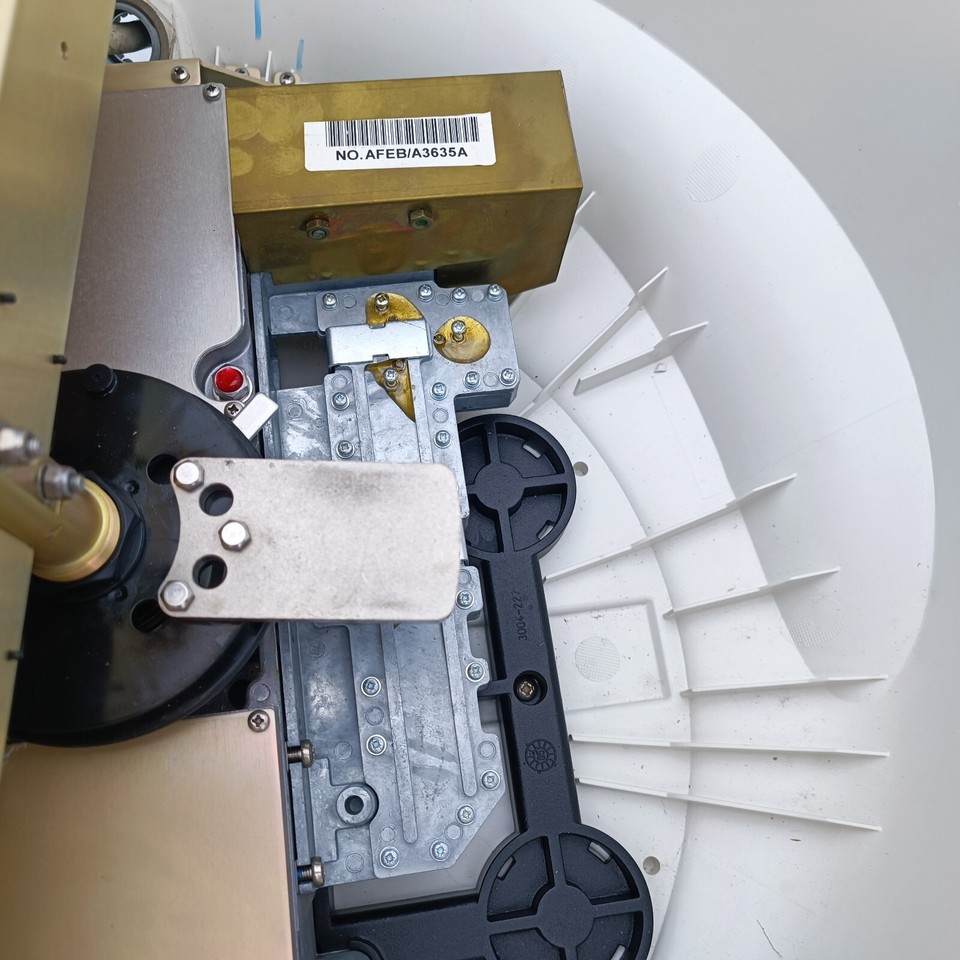 Raymarine RD218 2kW 18" Radome Radar Scanner Dome E52065 C70 C80 C120 ...