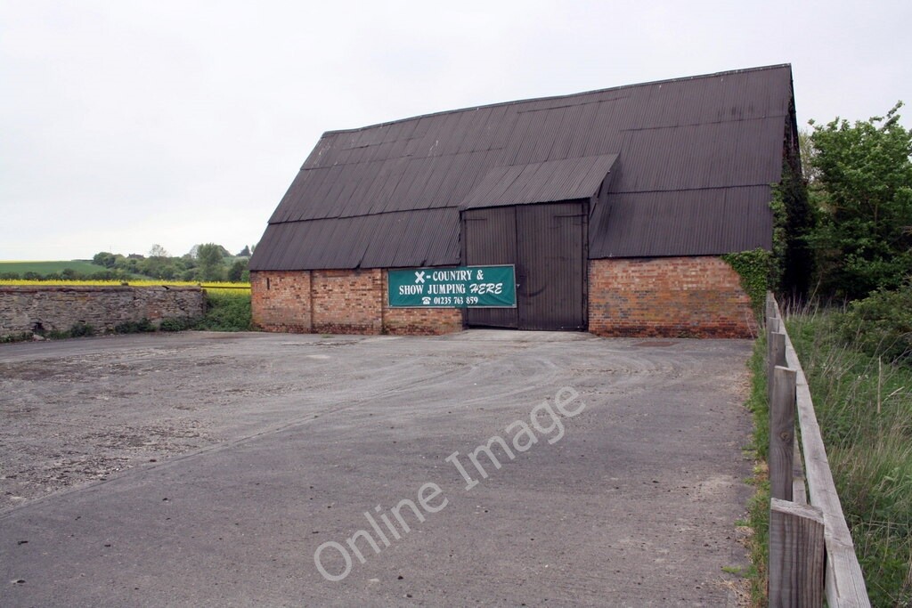 Photo 6x4 New Barn on the SW side of Port Way (A417) Wantage c2011 ...
