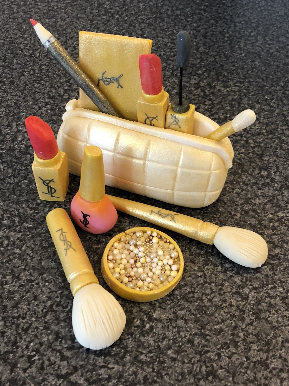 Edible Makeup Cake Toppers | Saubhaya Makeup