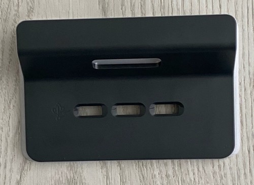 Clipsal ICONIC USB CHARGING STATION SKIN 3-Gangs W/ Shelf, Horizontal ...