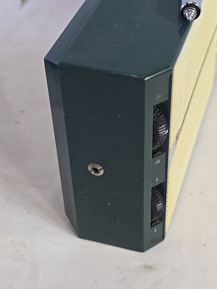 1963 Realtone TR2051 Vintage 10 transistor Am/Fm Portable Radio Leather ...