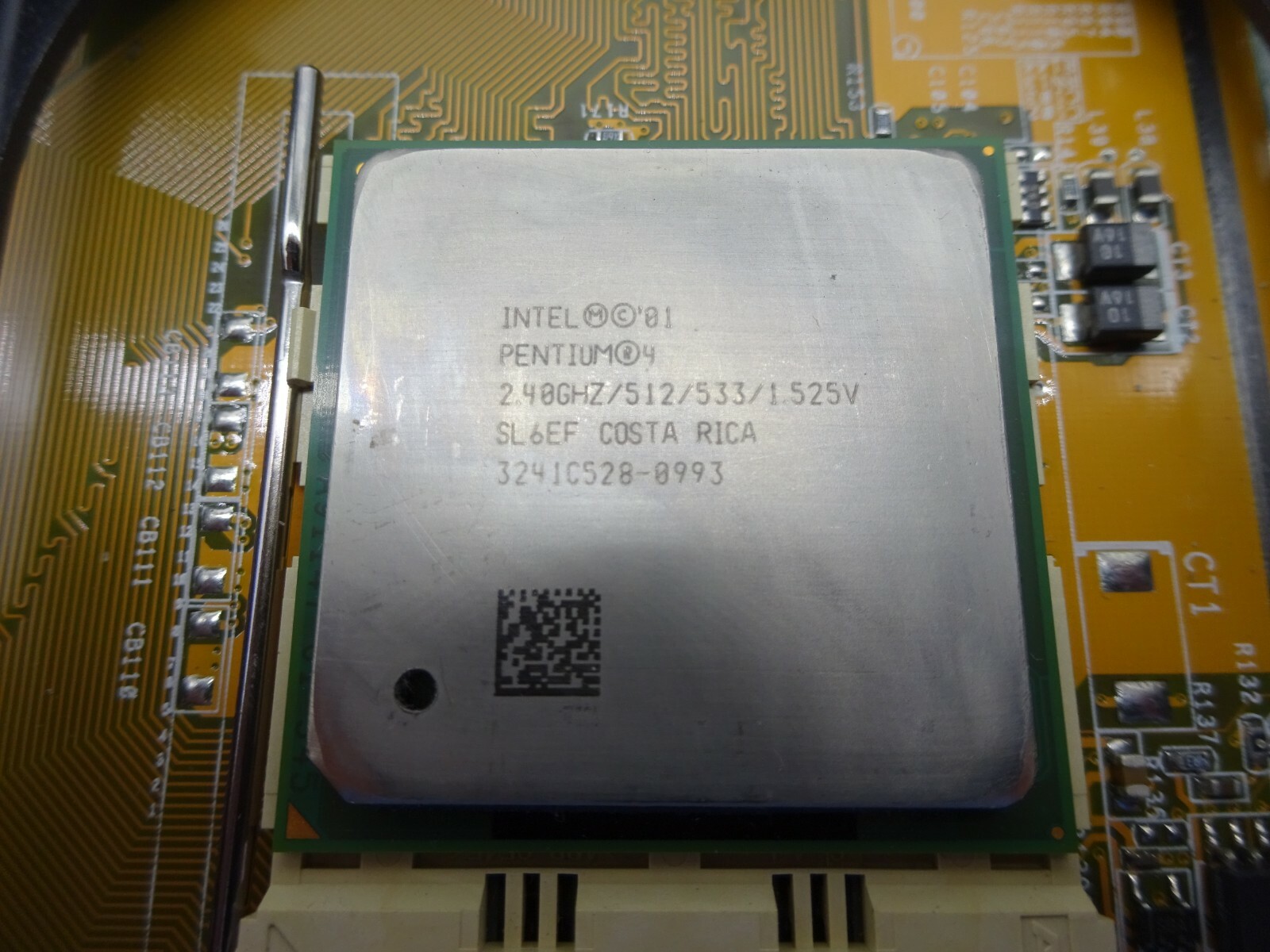 Asus P4PE Rev: 1.03 -mit CPU Intel Pentium4 -ATX-Sockel 478 -mit I/O ...