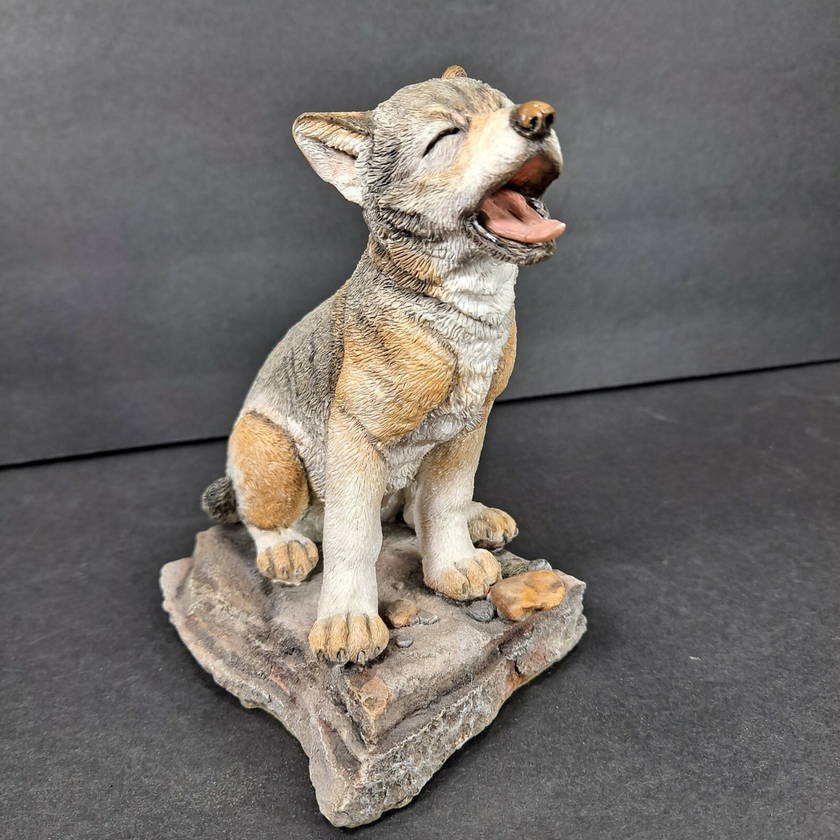 Country Artists Wolf Figures COUNTRY ARTISTS HOWLING Wolf Large CA642