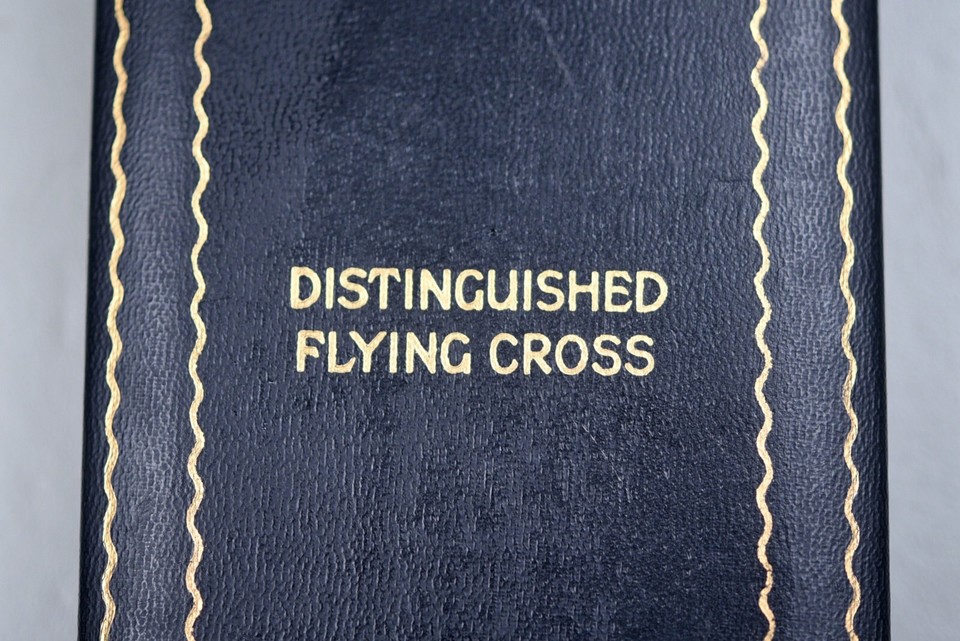 WWII U.S. ARMY AIR CORPS DISTINGUISHED FLYING CROSS IN CASE | eBay