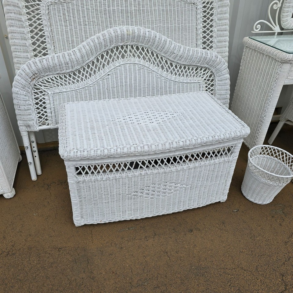 9-Piece White Wicker Bedroom Set Mirror Vanity Chest Nightstand Bed ...