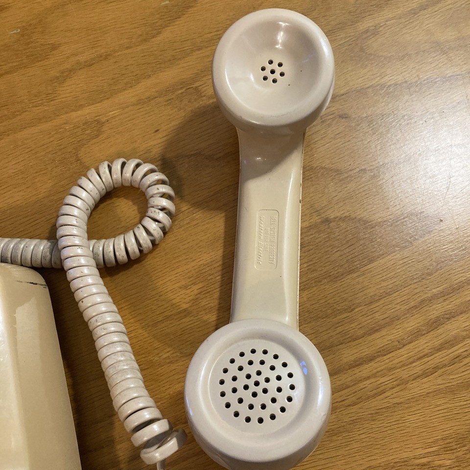 Vtg 1973 Bell System Telephone 2500D Push Button Desk Phone Prop ...