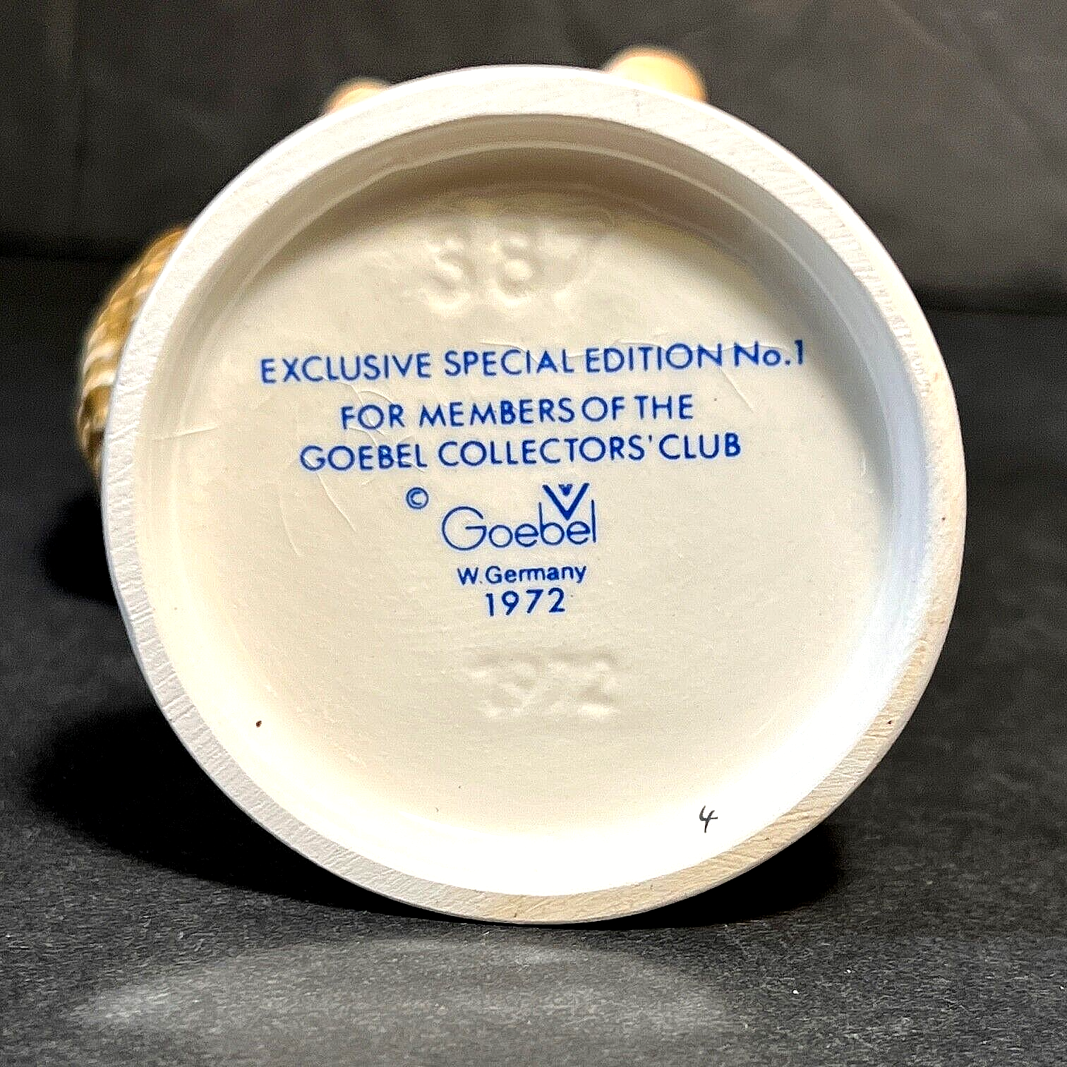 Goebel Collector's Club Spec Ed #1 - Hummel Figurine with Valentine ...