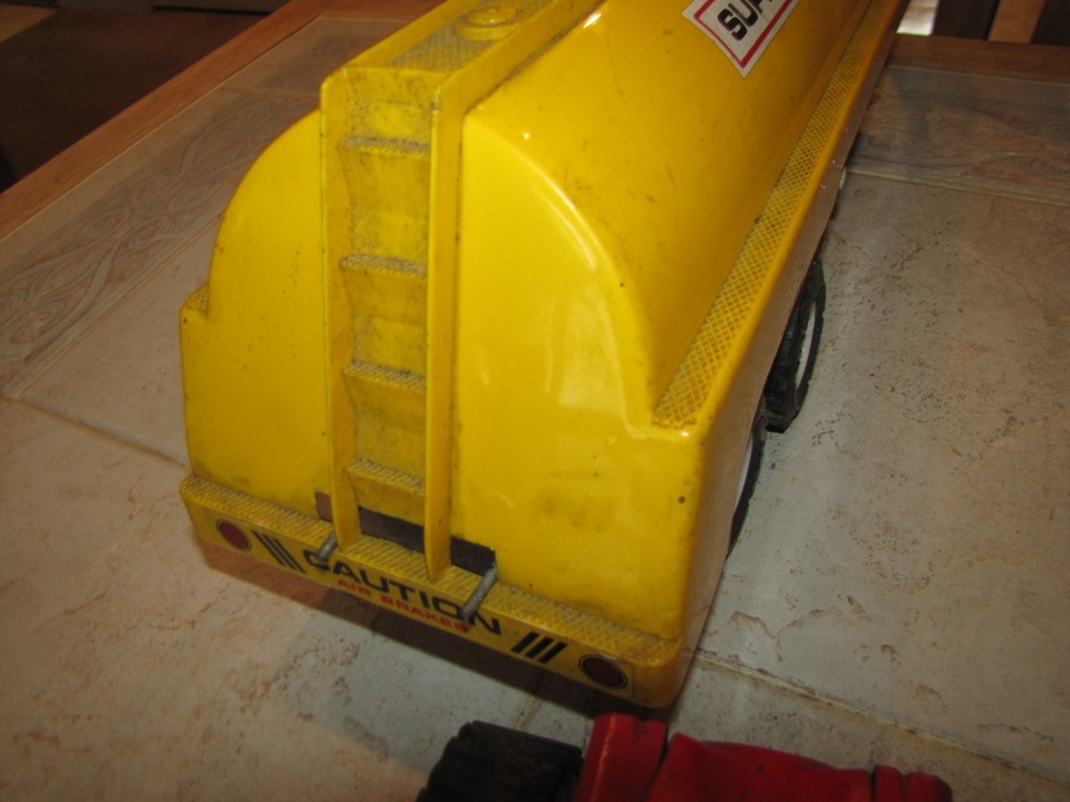 Vintage 1970s TONKA Pressed Steel & Plastic Super Tanker Red And Yellow ...