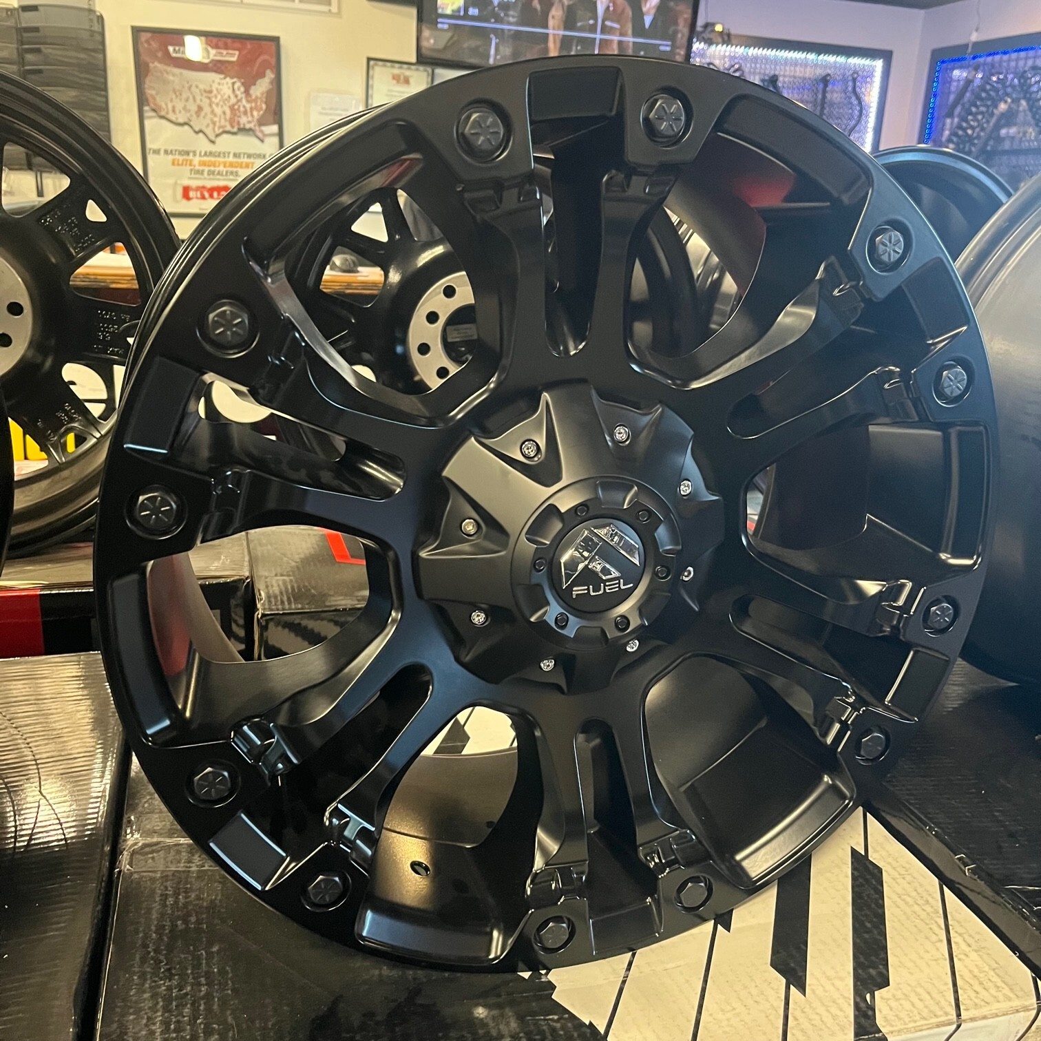 4 Fuel D560 Vapor 17" Matte Black Wheels Rims 17x9 6x5.5/6x139.7 Chevy ...