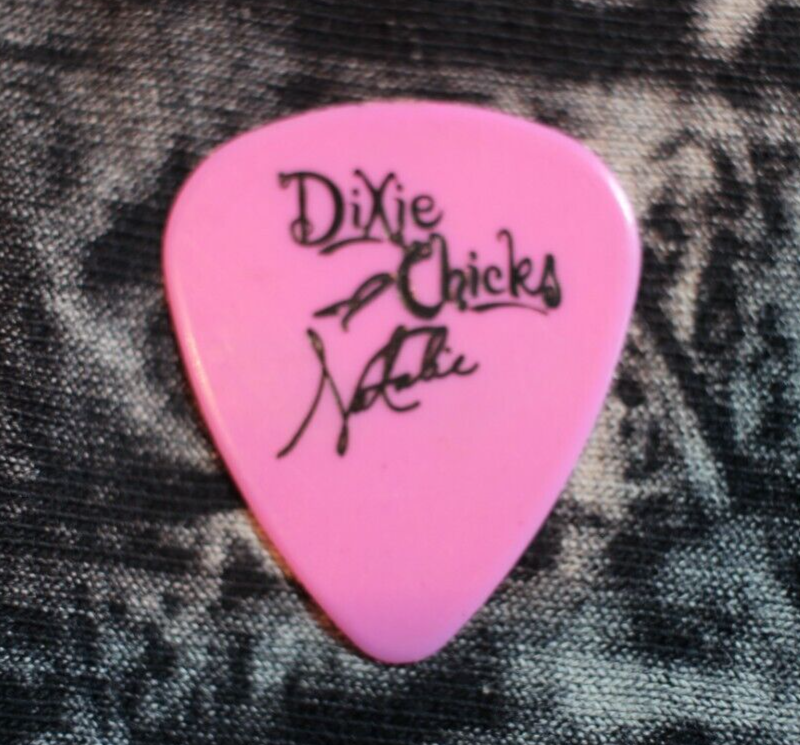 DIXIE CHICKS ~ Natalie Maines 1998 Tour Guitar Pick ~ Pink/Black Alien Head | eBay