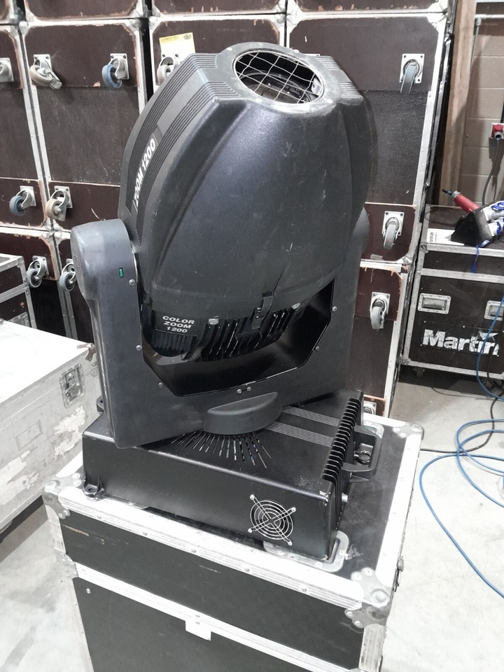 Clay Paky - Stage Zoom 1200 - c/w Flight Case - (70 Available) | eBay UK