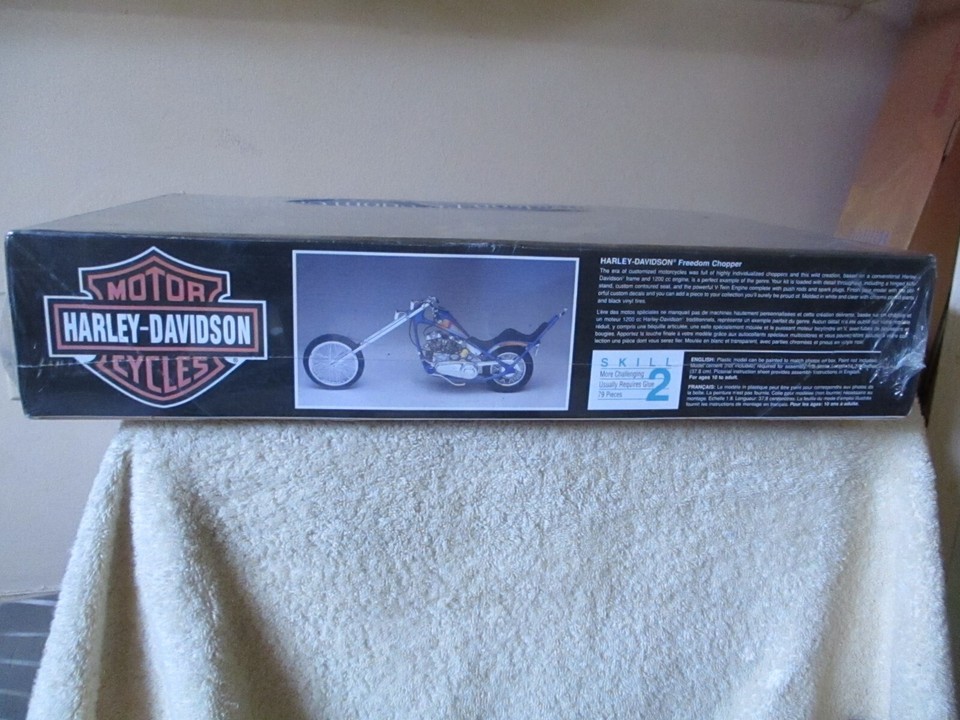 REVELL 1/8 Scale Motorcycle Model Kit Harley Davidson Freedom Chopper ...