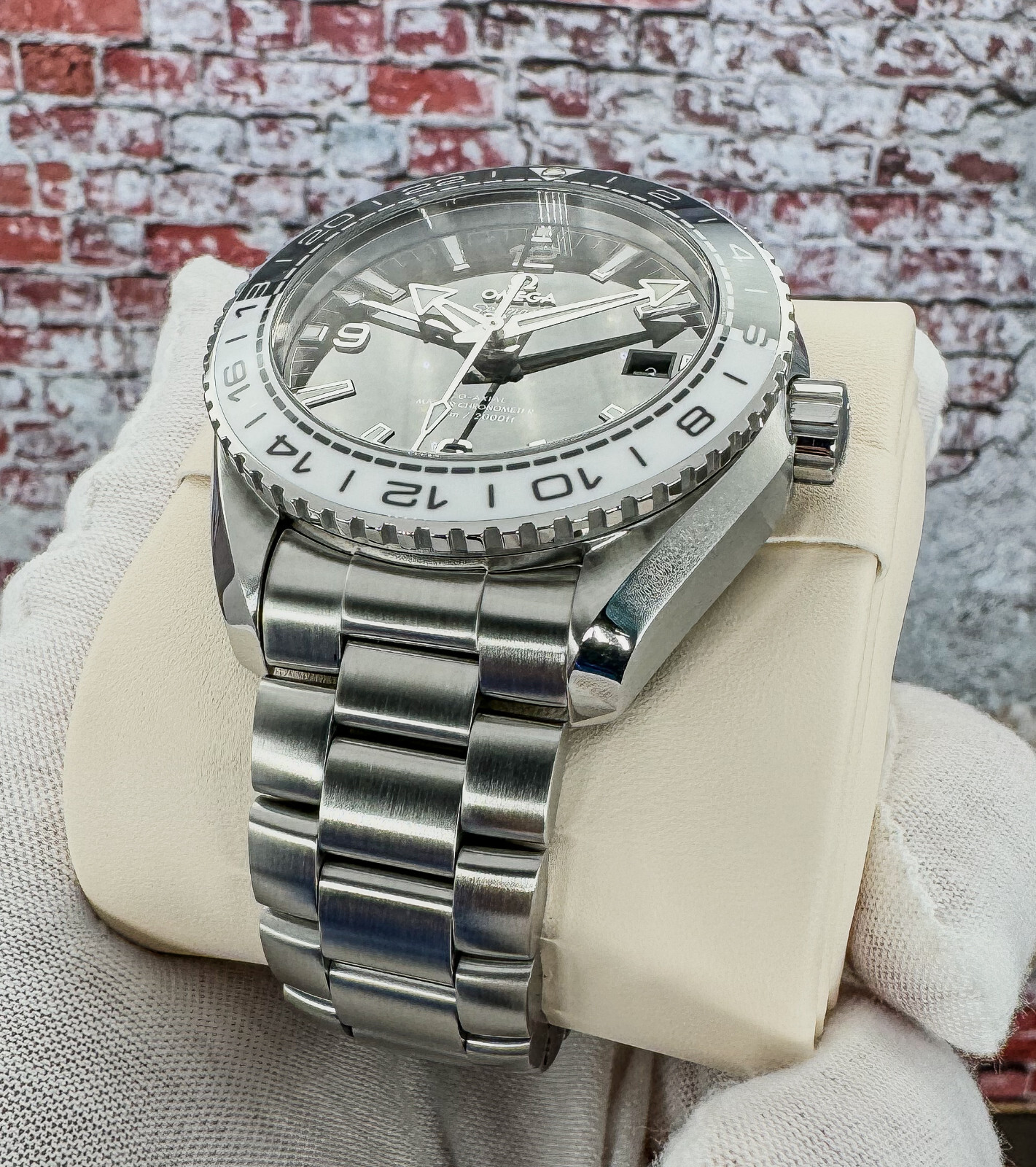 Omega Seamaster Planet Ocean GMT OREO 43.5mm – 215.30.44.22.01.001 ...