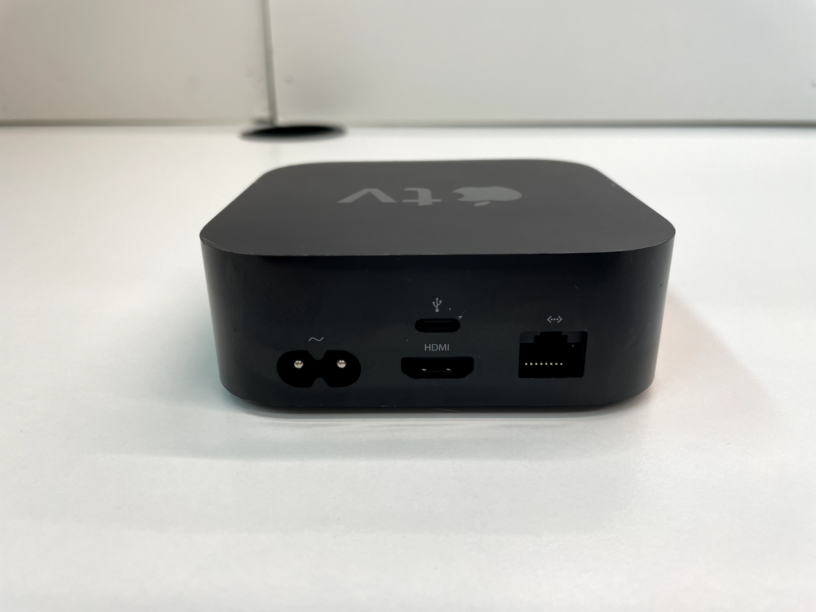 Apple TV A1625 4th Generation 32GB w/ Aluminum Remote Black MR912LL/A ...
