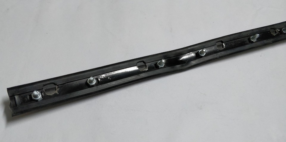 1972-1989 Mercedes SL SLC R107 C107 Front Bumper Rubber Centre Middle ...