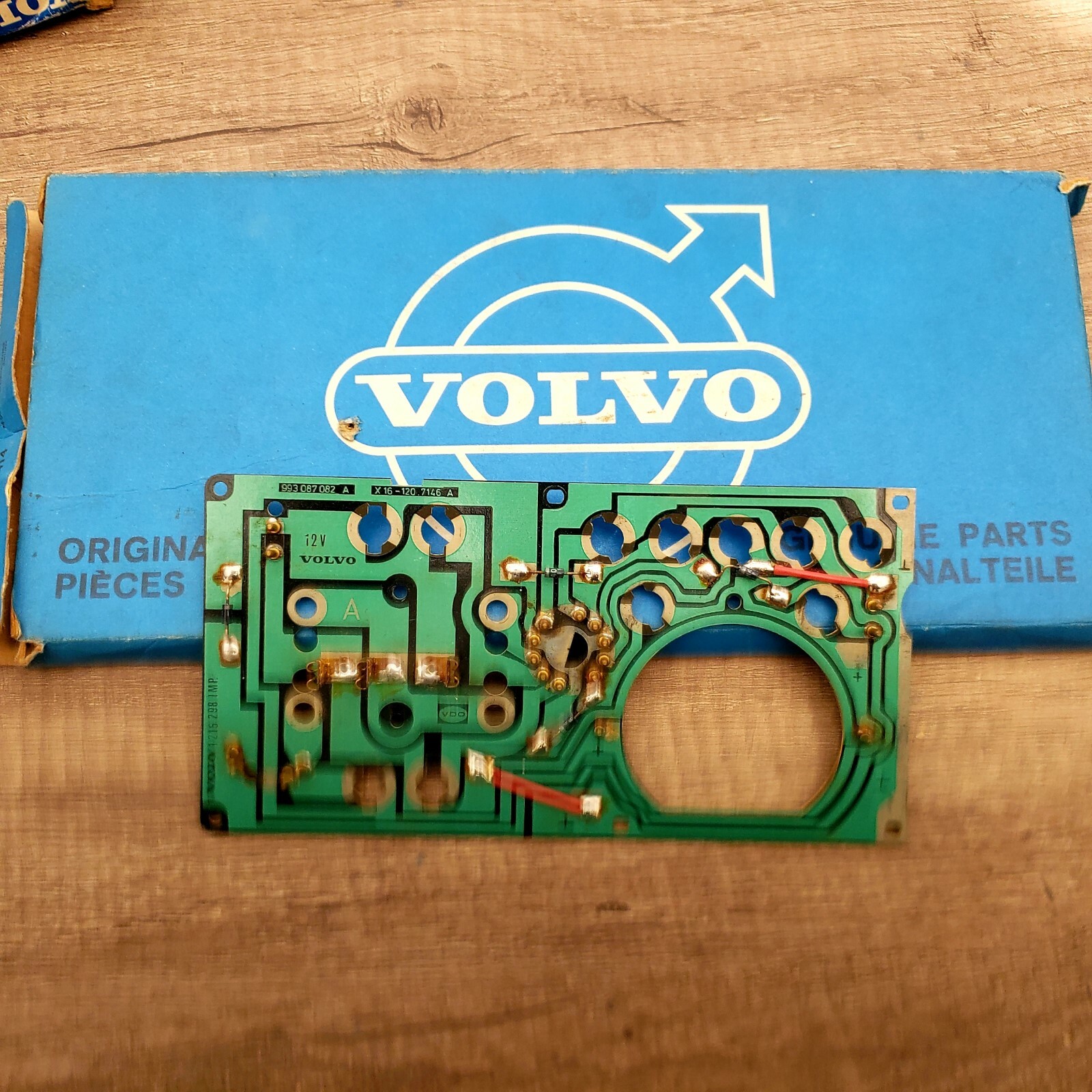 Volvo+240+Gauge+Cluster+130mph+Speedo+%26+Tach+Turbo+DL+GL+GLE+GLT+1975 ...