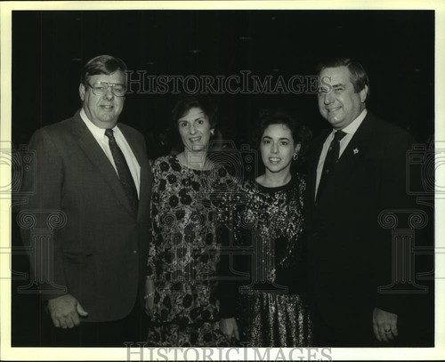 1989 Press Photo Lou Barbour, Knights of Columbus Texas State Treasurer ...