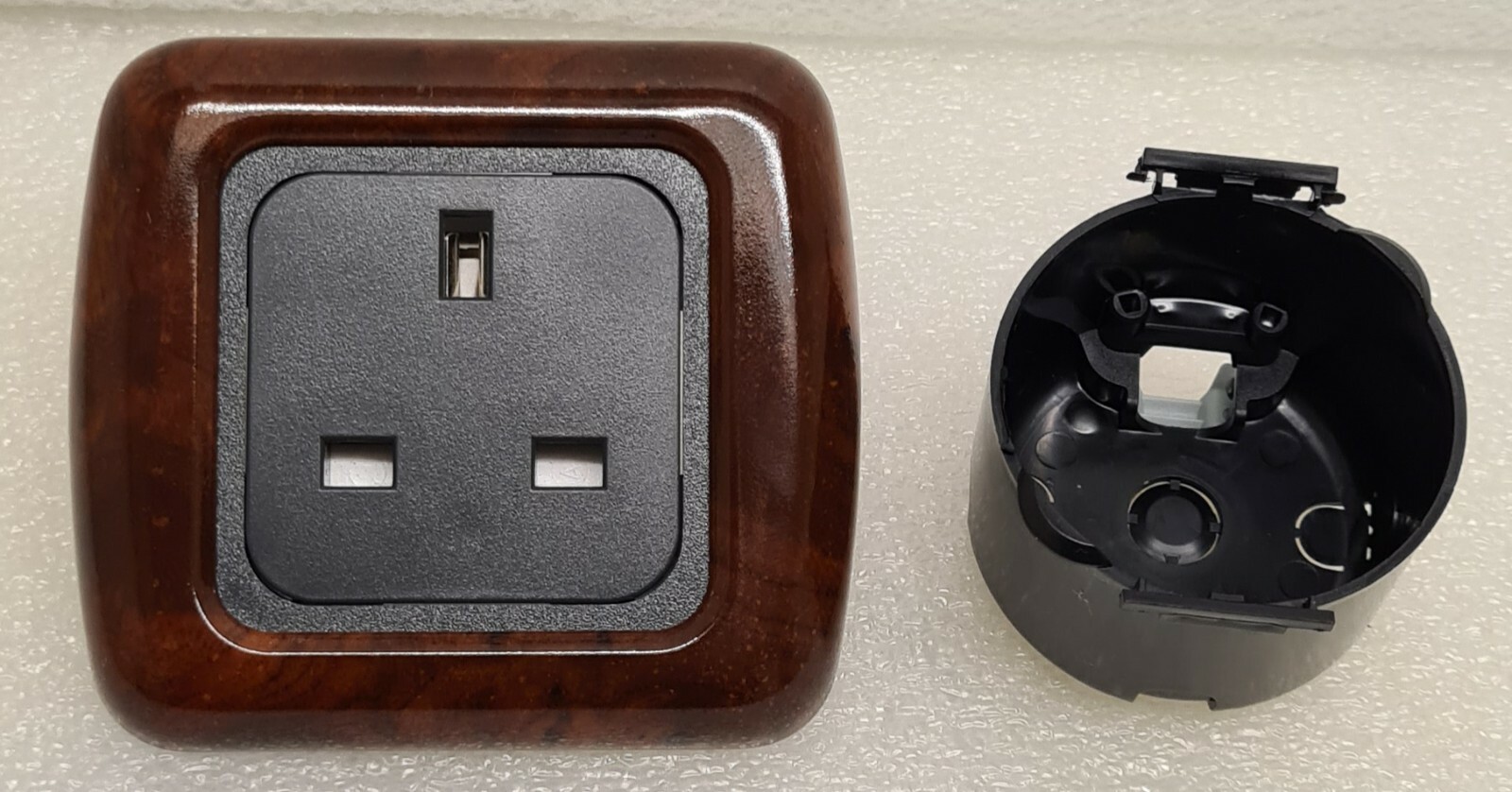 CBE C-LINE SINGLE 240V 3 PIN 13A SOCKET & BACKBOX caravan campervan ...