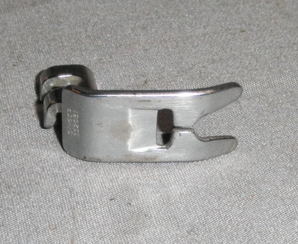 Vintage Singer Low Shank Zig Zag Sewing Machine Presser Foot + Screw ...