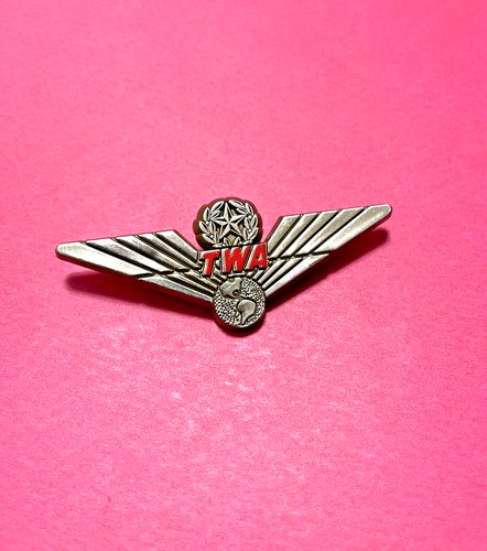 TWA AIRLINES JUNIOR PILOT WINGS PIN GOLD TONED RED ENAMEL VINTAGE ...